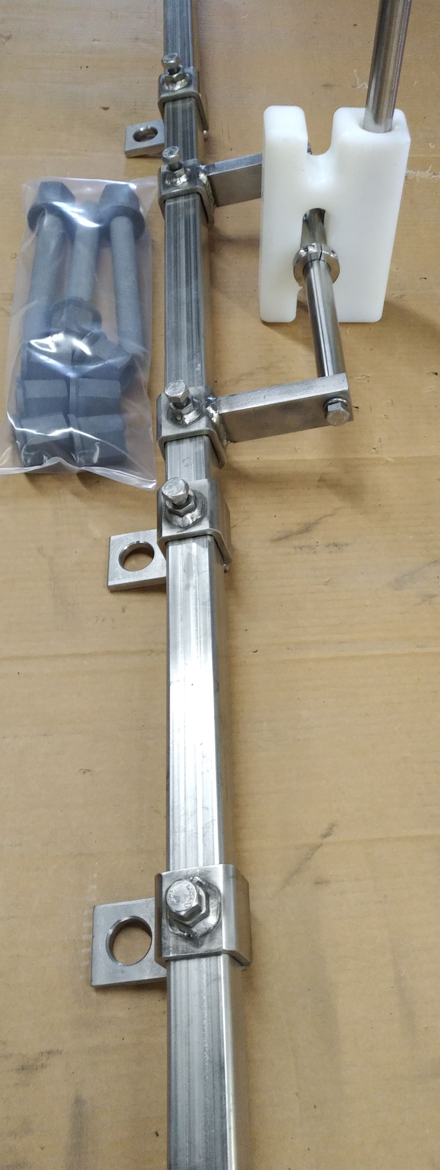 TideSlide® Dock Attachment Systems +1 989 695 2646 www.TideSlide.com